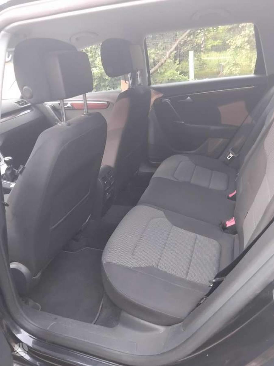Black Volkswagen Passat 2011 in Vilnius, with an engine capacity of 2.00 L and mileage of 315 thousand km for 4100 €, photo 13 on AUTOMOTO.COM.LV