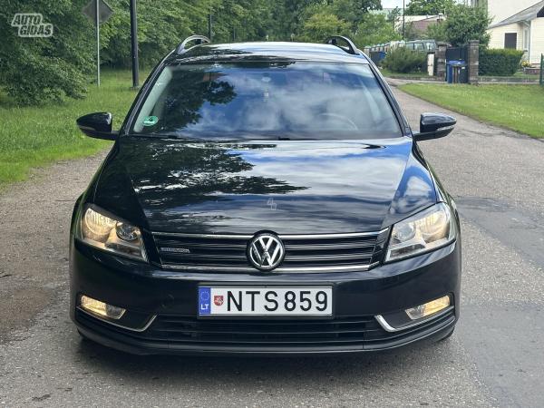 Black Volkswagen Passat 2011 in Alytus, with an engine capacity of 1.60 L and mileage of 327 thousand km for 2700 €, photo 1 on AUTOMOTO.COM.LV