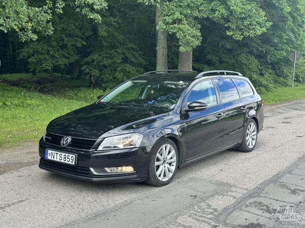 Black Volkswagen Passat 2011 in Alytus, with an engine capacity of 1.60 L and mileage of 327 thousand km for 2700 €, photo 2 on AUTOMOTO.COM.LV