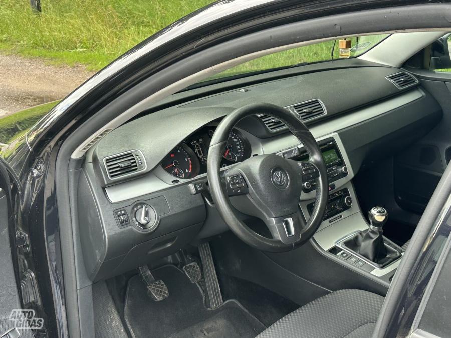 Melns Volkswagen Passat 2011 Alīta, ar dzinēja tilpumu 1.60 L un nobraukumu 327 tūkst. km par 2700 €, foto 10 vietnē AUTOMOTO.COM.LV