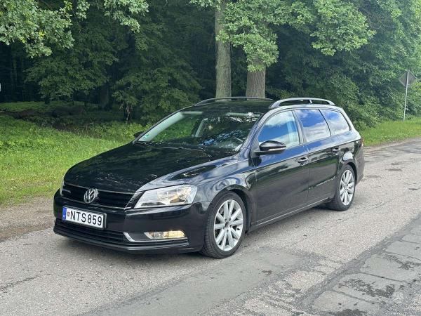 Black Volkswagen Passat 2011 in Alytus, with an engine capacity of 1.60 L and mileage of 327 thousand km for 2700 €, photo 1 on AUTOMOTO.COM.LV