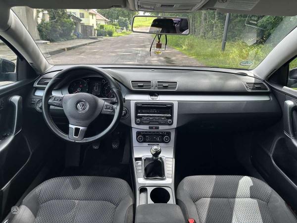 Black Volkswagen Passat 2011 in Alytus, with an engine capacity of 1.60 L and mileage of 327 thousand km for 2700 €, photo 10 on AUTOMOTO.COM.LV