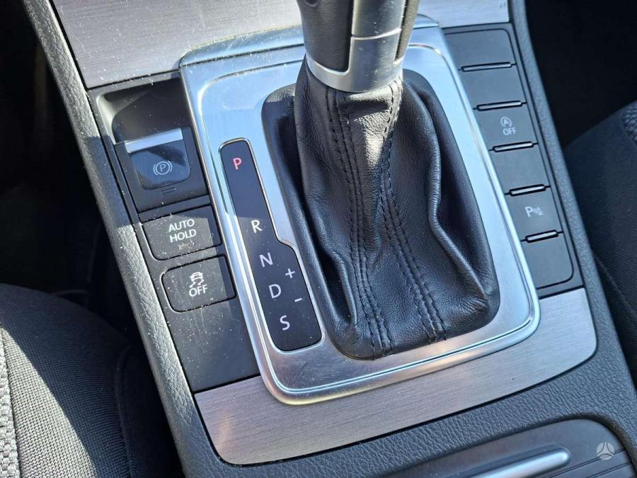 Melns Volkswagen Passat 2011 Ukmergė, ar dzinēja tilpumu 1.40 L un nobraukumu 264 tūkst. km par 3999 €, foto 10 vietnē AUTOMOTO.COM.LV