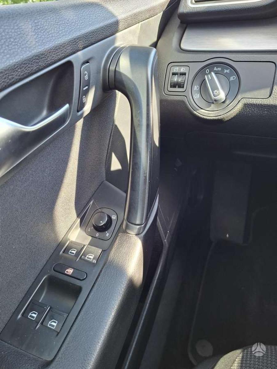 Melns Volkswagen Passat 2011 Ukmergė, ar dzinēja tilpumu 1.40 L un nobraukumu 264 tūkst. km par 3999 €, foto 12 vietnē AUTOMOTO.COM.LV
