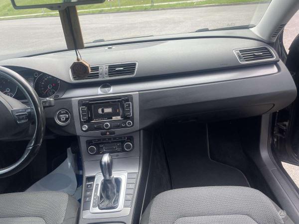 Melns Volkswagen Passat 2011 Alīta, ar dzinēja tilpumu 1.39 L un nobraukumu 274 tūkst. km par 3800 €, foto 5 vietnē AUTOMOTO.COM.LV