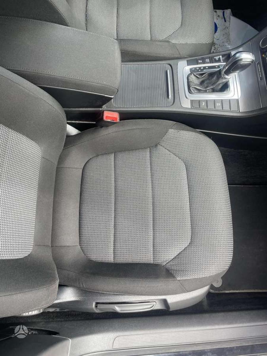 Melns Volkswagen Passat 2011 Alīta, ar dzinēja tilpumu 1.39 L un nobraukumu 274 tūkst. km par 3800 €, foto 7 vietnē AUTOMOTO.COM.LV
