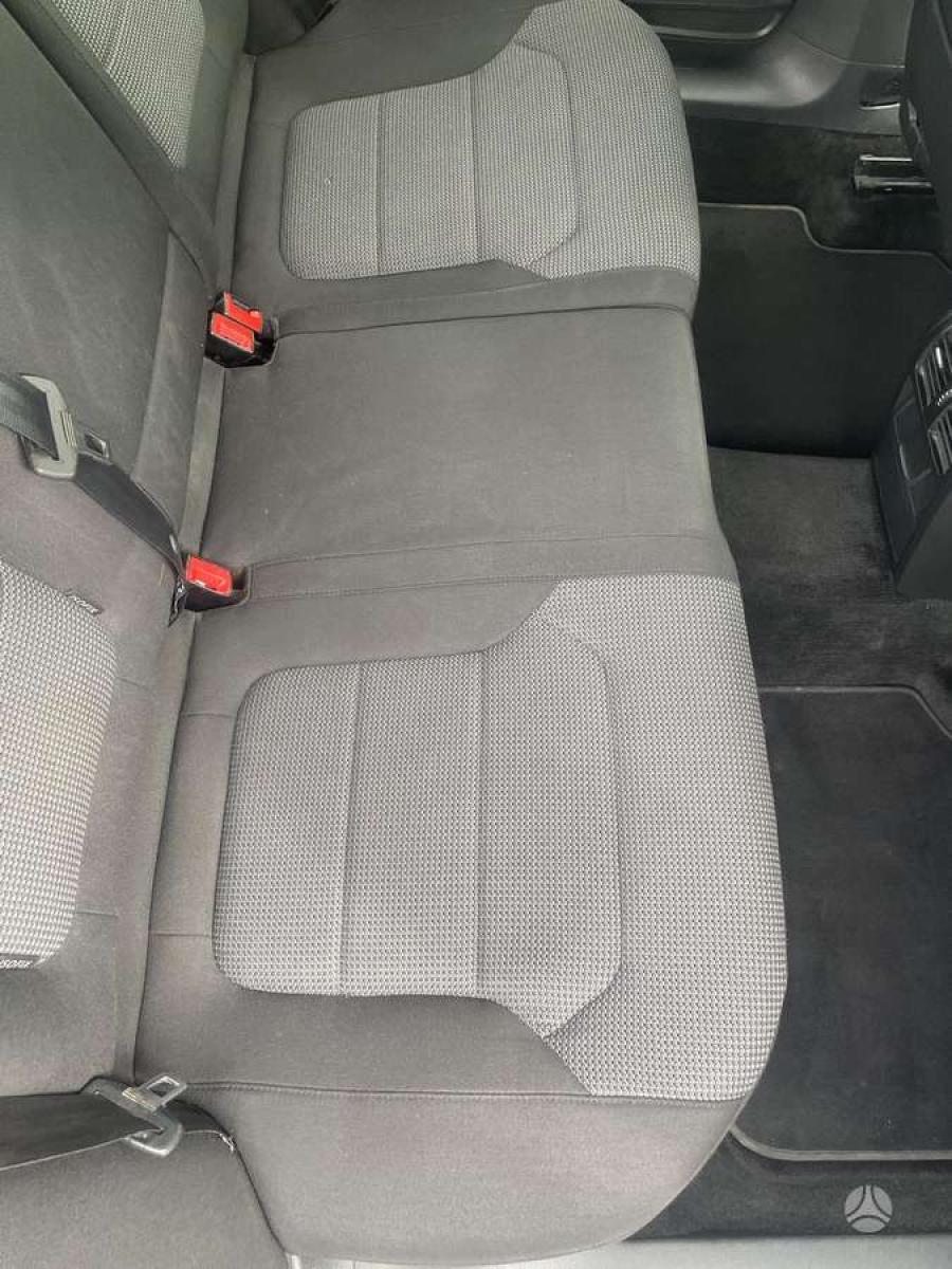 Melns Volkswagen Passat 2011 Alīta, ar dzinēja tilpumu 1.39 L un nobraukumu 274 tūkst. km par 3800 €, foto 8 vietnē AUTOMOTO.COM.LV