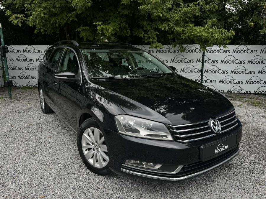 Black Volkswagen Passat 2011 in Vilnius, with an engine capacity of 1.60 L and mileage of 278 thousand km for 4700 €, photo 3 on AUTOMOTO.COM.LV