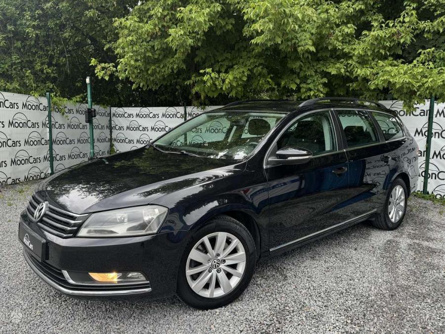 Black Volkswagen Passat 2011 in Vilnius, with an engine capacity of 1.60 L and mileage of 278 thousand km for 4700 €, photo 4 on AUTOMOTO.COM.LV