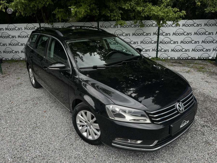 Black Volkswagen Passat 2011 in Vilnius, with an engine capacity of 1.60 L and mileage of 278 thousand km for 4700 €, photo 5 on AUTOMOTO.COM.LV