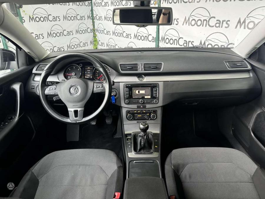 Black Volkswagen Passat 2011 in Vilnius, with an engine capacity of 1.60 L and mileage of 278 thousand km for 4700 €, photo 10 on AUTOMOTO.COM.LV
