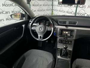 Black Volkswagen Passat 2011 in Vilnius, with an engine capacity of 1.60 L and mileage of 278 thousand km for 4700 €, photo 11 on AUTOMOTO.COM.LV