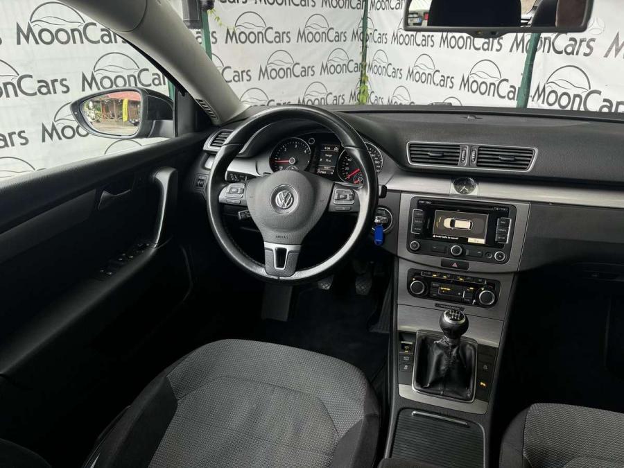 Black Volkswagen Passat 2011 in Vilnius, with an engine capacity of 1.60 L and mileage of 278 thousand km for 4700 €, photo 11 on AUTOMOTO.COM.LV