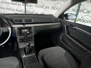 Black Volkswagen Passat 2011 in Vilnius, with an engine capacity of 1.60 L and mileage of 278 thousand km for 4700 €, photo 15 on AUTOMOTO.COM.LV