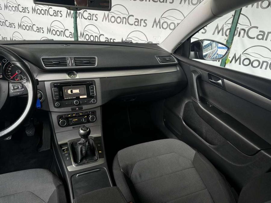 Black Volkswagen Passat 2011 in Vilnius, with an engine capacity of 1.60 L and mileage of 278 thousand km for 4700 €, photo 15 on AUTOMOTO.COM.LV