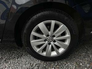 Black Volkswagen Passat 2011 in Vilnius, with an engine capacity of 1.60 L and mileage of 278 thousand km for 4700 €, photo 20 on AUTOMOTO.COM.LV