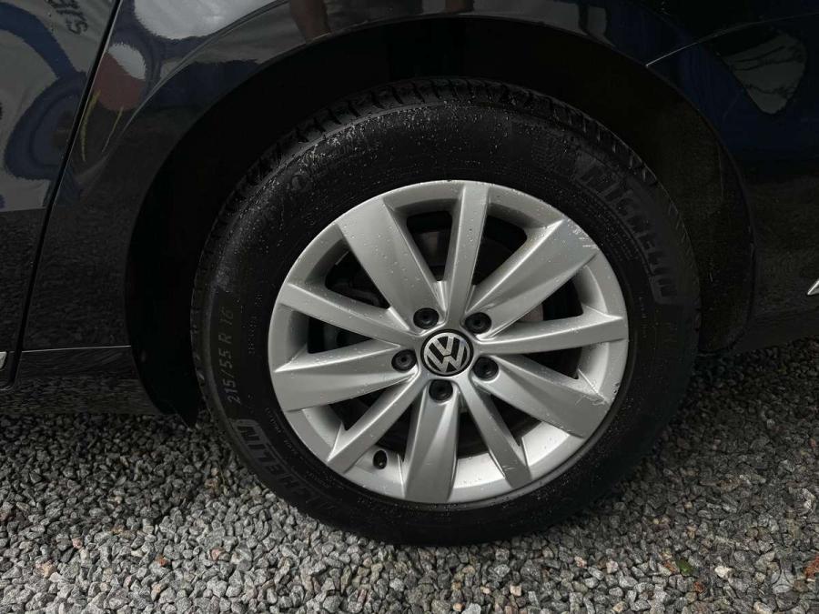 Black Volkswagen Passat 2011 in Vilnius, with an engine capacity of 1.60 L and mileage of 278 thousand km for 4700 €, photo 20 on AUTOMOTO.COM.LV