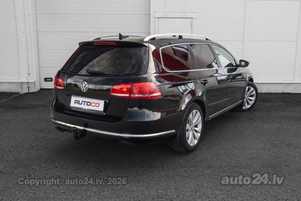 Black Volkswagen Passat 2011 in Tallinn, with an engine capacity of 2.00 L and mileage of 251 thousand km for 5999 €, photo 8 on AUTOMOTO.COM.LV