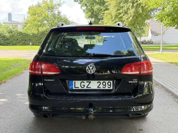 Black Volkswagen Passat 2011 in Trakai, with an engine capacity of 1.60 L and mileage of 198 thousand km for 3250 €, photo 5 on AUTOMOTO.COM.LV