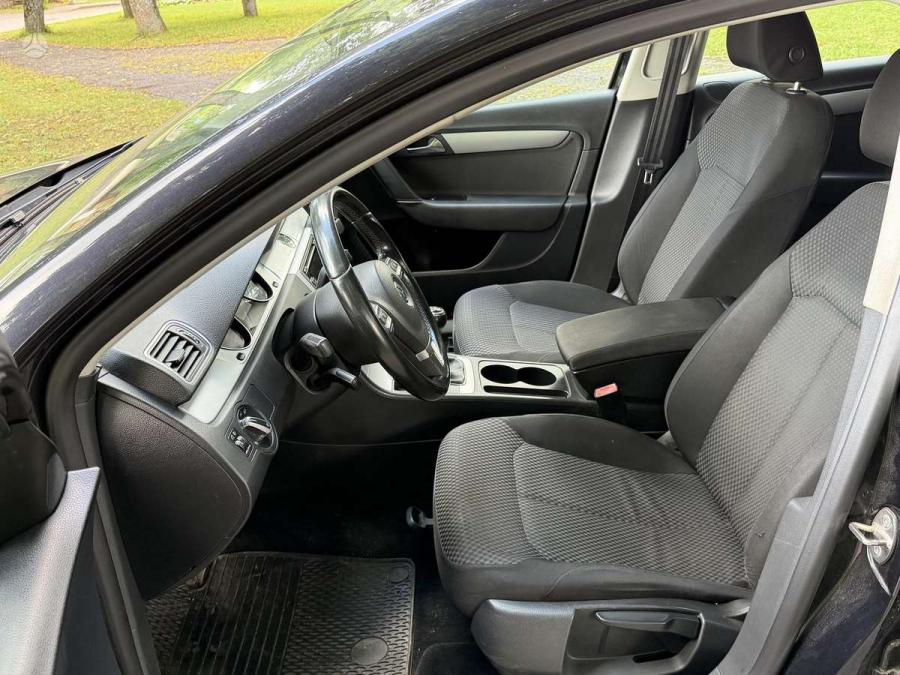 Melns Volkswagen Passat 2011 Trakai, ar dzinēja tilpumu 1.60 L un nobraukumu 198 tūkst. km par 3250 €, foto 9 vietnē AUTOMOTO.COM.LV