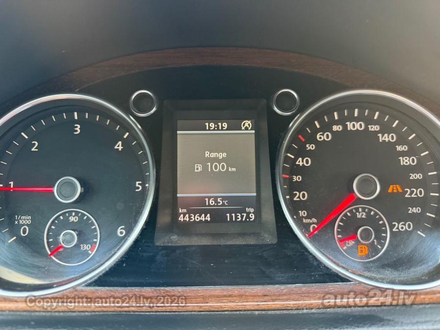 Melns Volkswagen Passat 2011 Tallina, ar dzinēja tilpumu 2.00 L un nobraukumu 0 tūkst. km par 2499 €, foto 18 vietnē AUTOMOTO.COM.LV