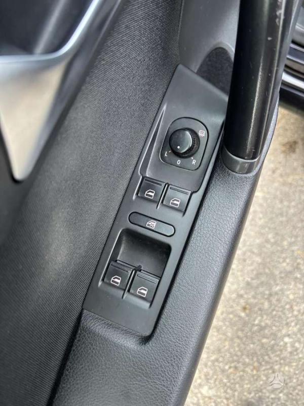 Melns Volkswagen Passat 2011 Panevēža, ar dzinēja tilpumu 1.97 L un nobraukumu 399 tūkst. km par 3550 €, foto 10 vietnē AUTOMOTO.COM.LV