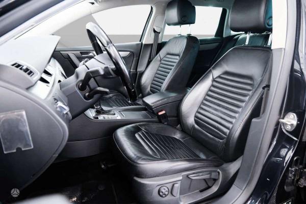 Фольксваген Пассат 2011 в Каунас на AUTOMOTO.COM.LV Черный Фольксваген Пассат 2011 в Каунас, объемом двигателя 1.40 л и пробегом 231 тыс. км за 6190 €, фото 6 на AUTOMOTO.COM.LV