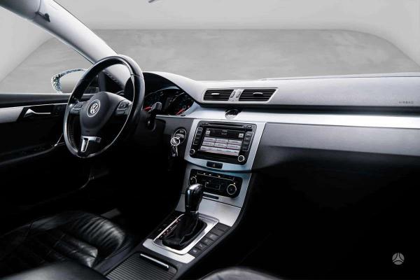 Фольксваген Пассат 2011 в Каунас на AUTOMOTO.COM.LV Черный Фольксваген Пассат 2011 в Каунас, объемом двигателя 1.40 л и пробегом 231 тыс. км за 6190 €, фото 8 на AUTOMOTO.COM.LV