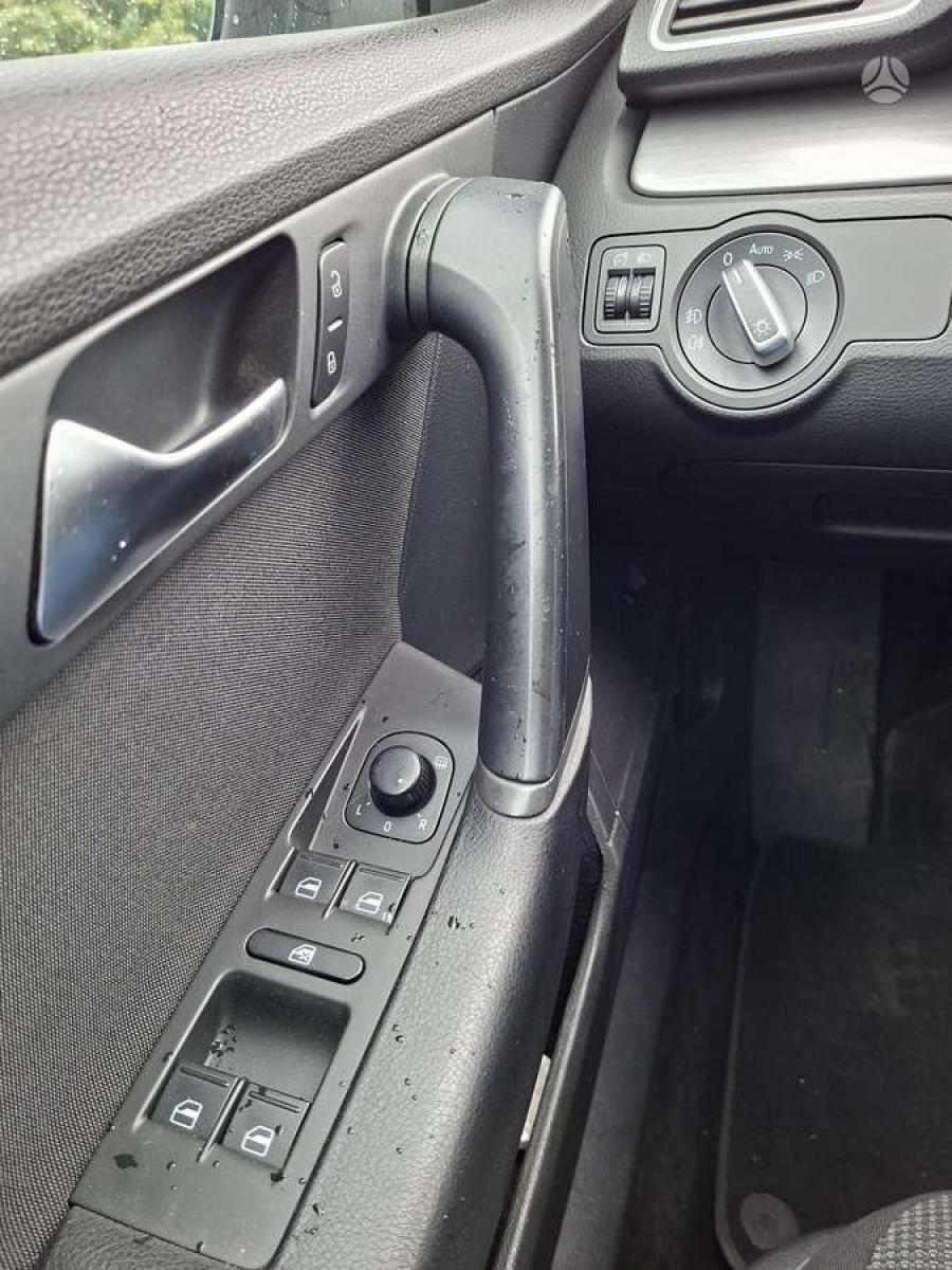 Melns Volkswagen Passat 2011 Ukmergė, ar dzinēja tilpumu 1.40 L un nobraukumu 263 tūkst. km par 3750 €, foto 9 vietnē AUTOMOTO.COM.LV