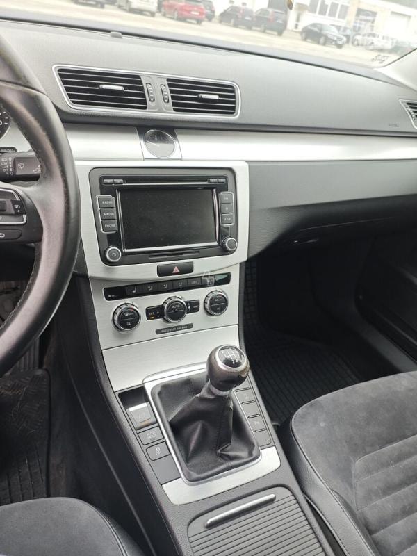 Melns Volkswagen Passat 2011 Panevēža, ar dzinēja tilpumu 2.00 L un nobraukumu 373 tūkst. km par 4400 €, foto 8 vietnē AUTOMOTO.COM.LV