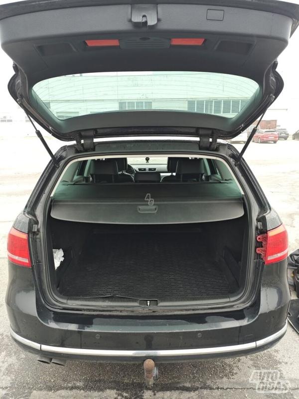 Melns Volkswagen Passat 2011 Panevēža, ar dzinēja tilpumu 2.00 L un nobraukumu 373 tūkst. km par 4400 €, foto 10 vietnē AUTOMOTO.COM.LV