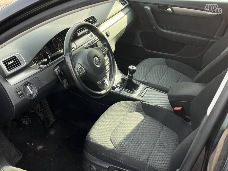 Melns Volkswagen Passat 2011 Marijampole, ar dzinēja tilpumu 1.60 L un nobraukumu 251 tūkst. km par 4650 €, foto 7 vietnē AUTOMOTO.COM.LV