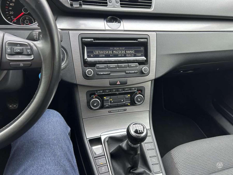 Melns Volkswagen Passat 2011 Jurbarkas, ar dzinēja tilpumu 1.97 L un nobraukumu 228 tūkst. km par 4349 €, foto 11 vietnē AUTOMOTO.COM.LV
