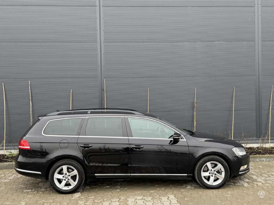 Black Volkswagen Passat 2012 in Vilnius, with an engine capacity of 2.00 L and mileage of 206 thousand km for 5950 €, photo 6 on AUTOMOTO.COM.LV