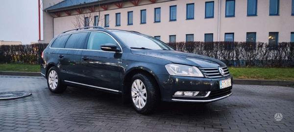 Black Volkswagen Passat 2012 in Kaunas, with an engine capacity of 1.60 L and mileage of 359 thousand km for 3500 €, photo 3 on AUTOMOTO.COM.LV
