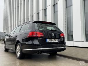 Black Volkswagen Passat 2012 in Vilnius, with an engine capacity of 2.00 L and mileage of 247 thousand km for 6400 €, photo 2 on AUTOMOTO.COM.LV
