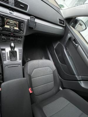Black Volkswagen Passat 2012 in Vilnius, with an engine capacity of 2.00 L and mileage of 247 thousand km for 6400 €, photo 9 on AUTOMOTO.COM.LV