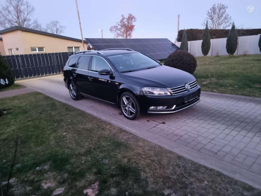 Black Volkswagen Passat 2012 in Kedainiai, with an engine capacity of 2.00 L and mileage of 350 thousand km for 4900 €, photo 1 on AUTOMOTO.COM.LV