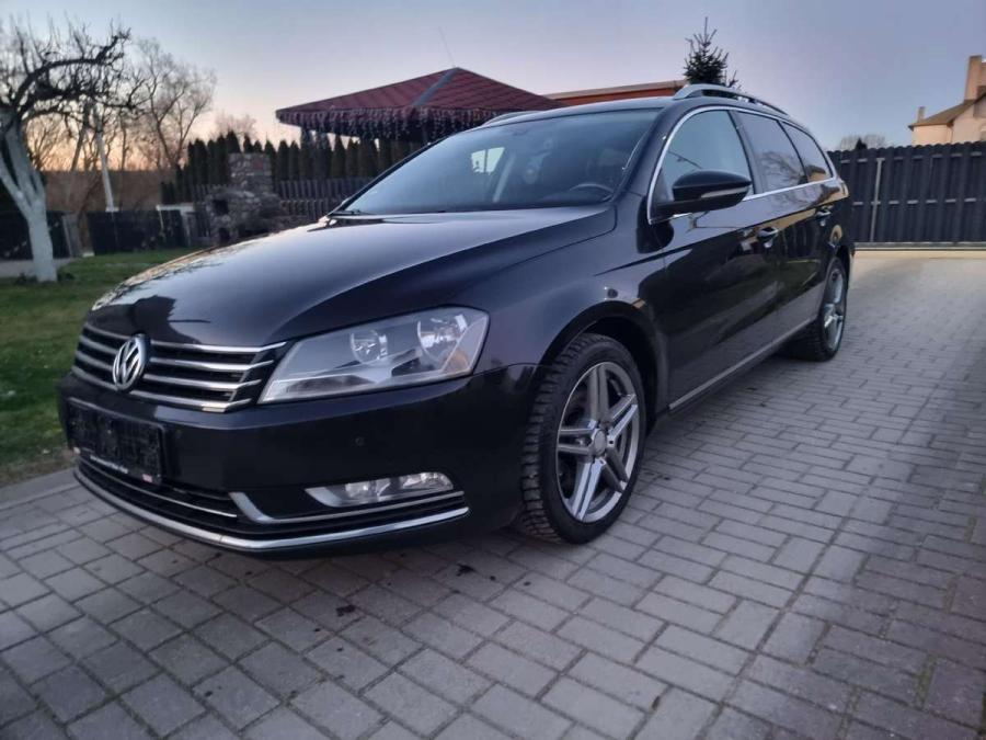 Black Volkswagen Passat 2012 in Kedainiai, with an engine capacity of 2.00 L and mileage of 350 thousand km for 4900 €, photo 3 on AUTOMOTO.COM.LV
