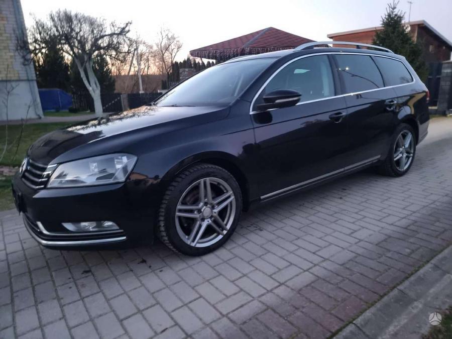 Black Volkswagen Passat 2012 in Kedainiai, with an engine capacity of 2.00 L and mileage of 350 thousand km for 4900 €, photo 5 on AUTOMOTO.COM.LV