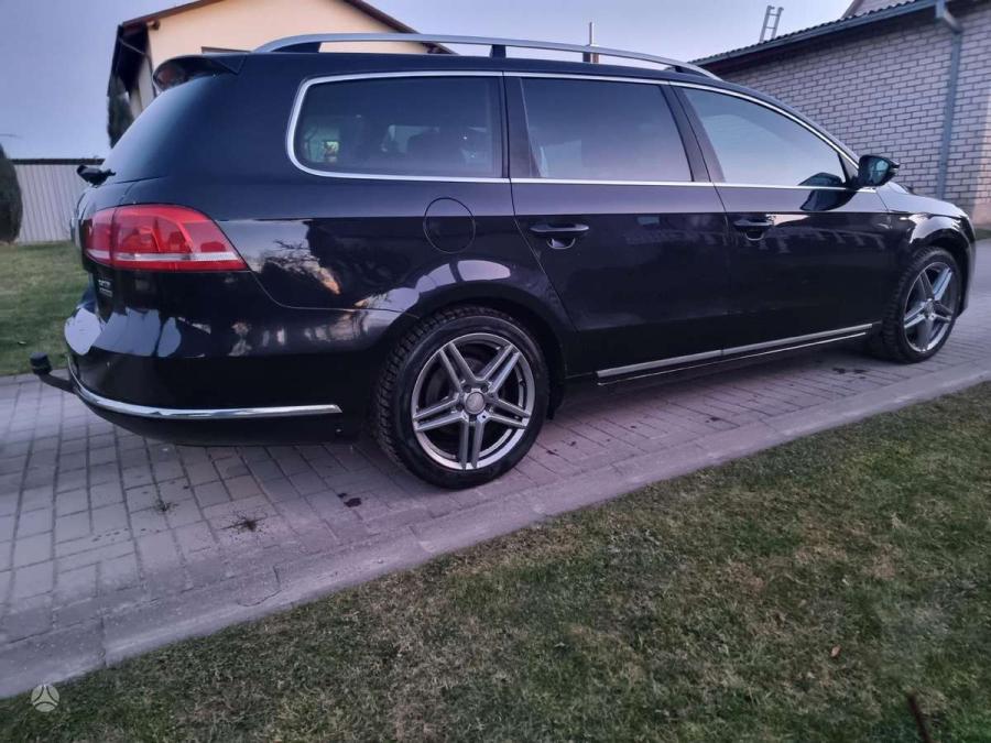 Black Volkswagen Passat 2012 in Kedainiai, with an engine capacity of 2.00 L and mileage of 350 thousand km for 4900 €, photo 9 on AUTOMOTO.COM.LV