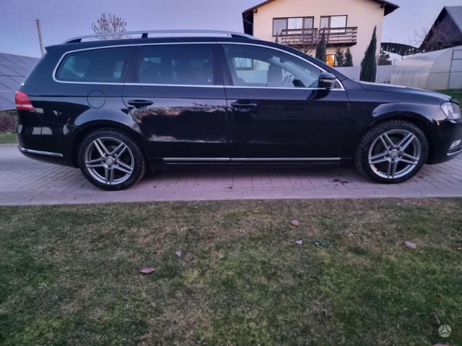 Black Volkswagen Passat 2012 in Kedainiai, with an engine capacity of 2.00 L and mileage of 350 thousand km for 4900 €, photo 10 on AUTOMOTO.COM.LV