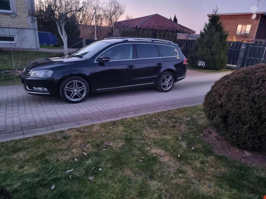 Black Volkswagen Passat 2012 in Kedainiai, with an engine capacity of 2.00 L and mileage of 350 thousand km for 4900 €, photo 11 on AUTOMOTO.COM.LV