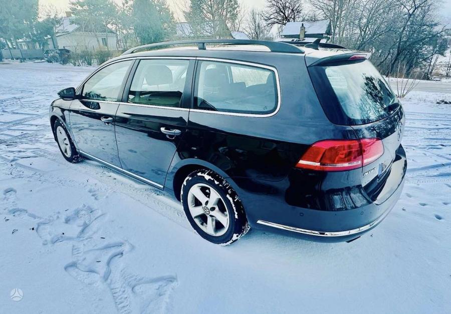 Black Volkswagen Passat 2012 in Vilnius, with an engine capacity of 0.00 L and mileage of 290 thousand km for 3500 €, photo 3 on AUTOMOTO.COM.LV