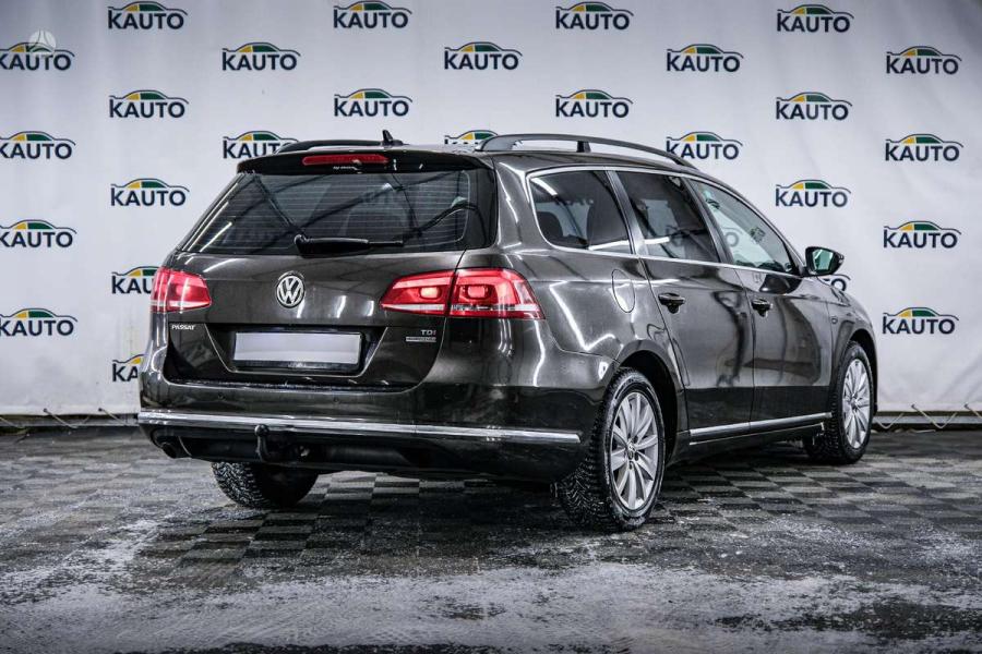 Melns Volkswagen Passat 2012 Kauņa, ar dzinēja tilpumu 1.60 L un nobraukumu 279 tūkst. km par 5990 €, foto 3 vietnē AUTOMOTO.COM.LV