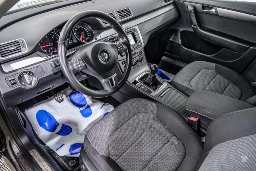 Melns Volkswagen Passat 2012 Kauņa, ar dzinēja tilpumu 1.60 L un nobraukumu 279 tūkst. km par 5990 €, foto 5 vietnē AUTOMOTO.COM.LV