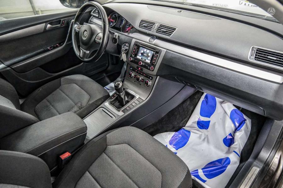 Melns Volkswagen Passat 2012 Kauņa, ar dzinēja tilpumu 1.60 L un nobraukumu 279 tūkst. km par 5990 €, foto 11 vietnē AUTOMOTO.COM.LV