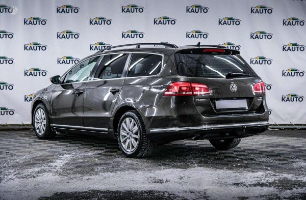 Black Volkswagen Passat 2012 in Kaunas, with an engine capacity of 1.60 L and mileage of 279 thousand km for 5990 €, photo 4 on AUTOMOTO.COM.LV