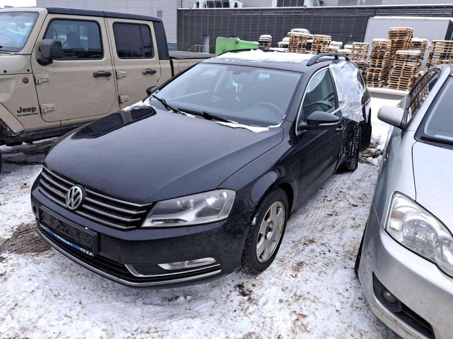 Black Volkswagen Passat 2012 in Kaunas, with an engine capacity of 1.60 L and mileage of 322 thousand km for 2200 €, photo 1 on AUTOMOTO.COM.LV