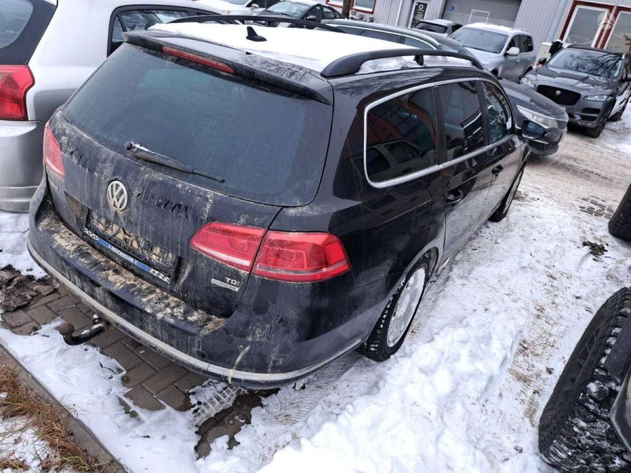 Black Volkswagen Passat 2012 in Kaunas, with an engine capacity of 1.60 L and mileage of 322 thousand km for 2200 €, photo 3 on AUTOMOTO.COM.LV